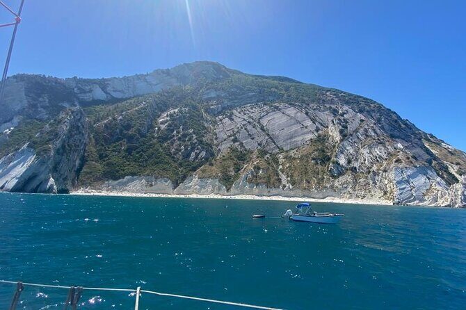 Private tour of the Conero Riviera on a sailing boat