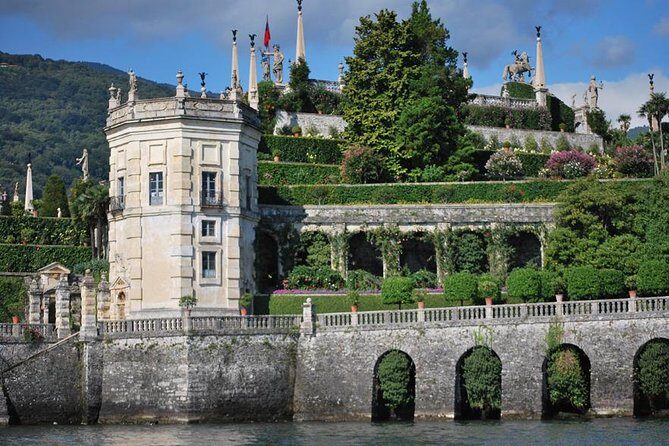 Private tour on isola Bella with a tour guide and sunset cruise.