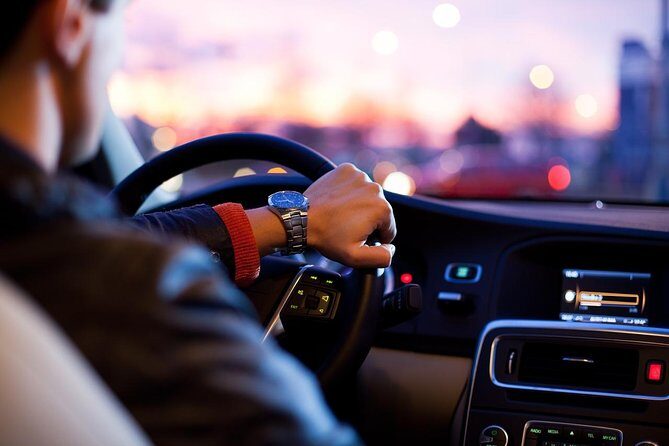 Private Transfer from Berlin to Prague with 4h of Sightseeing