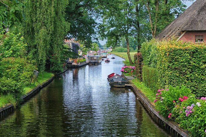 Private transfer from Giethoorn to Amsterdam