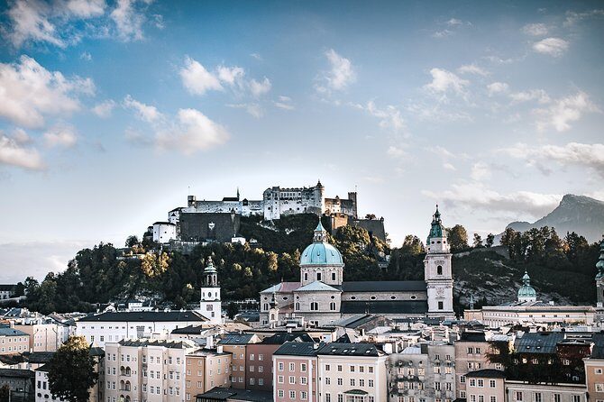 Private transfer from Vienna to Salzburg with 3h Sightseeing stop in Hallstatt