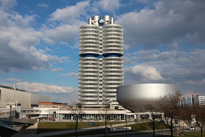 Private transfer: Vilshofen to Munich with 2h sightseeing stop