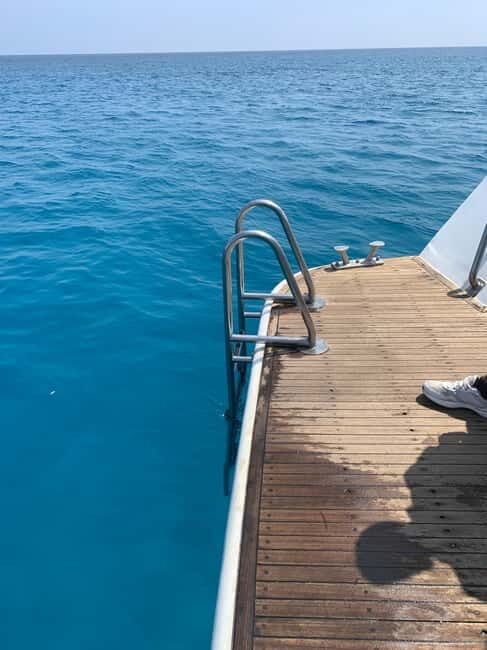 Protaras: 80s and 90s Sunset Cruise with Cypriot Dinner & DJ