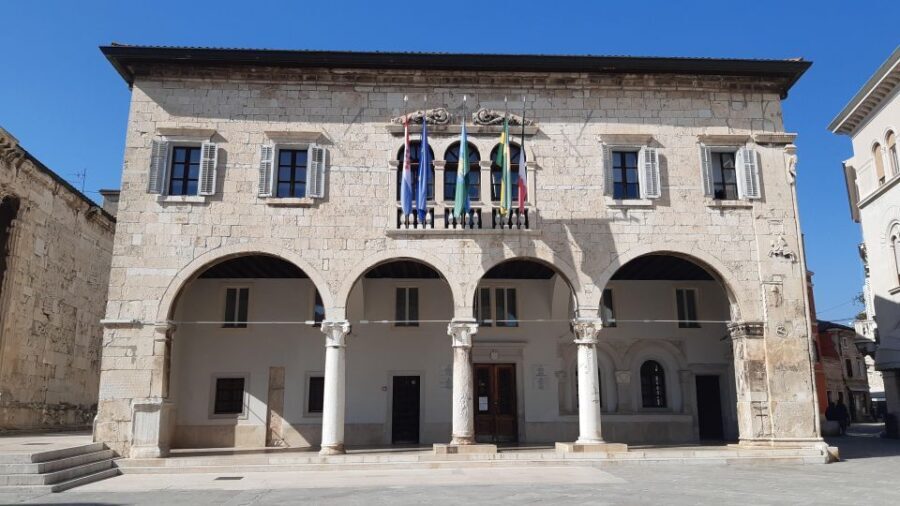 Pula: Historic Sites Private Walking Tour