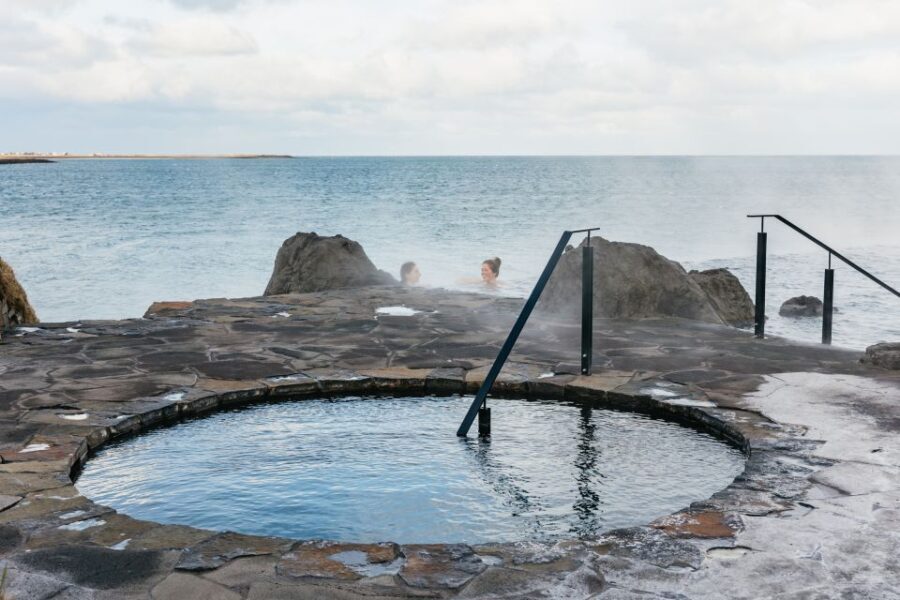 Reykjavik: Sky Lagoon Admission with Transfer