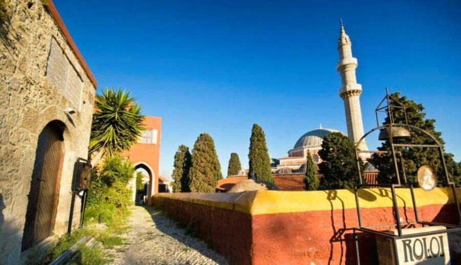 Rhodes: Private Medieval City Treasure Hunt with Food Stops