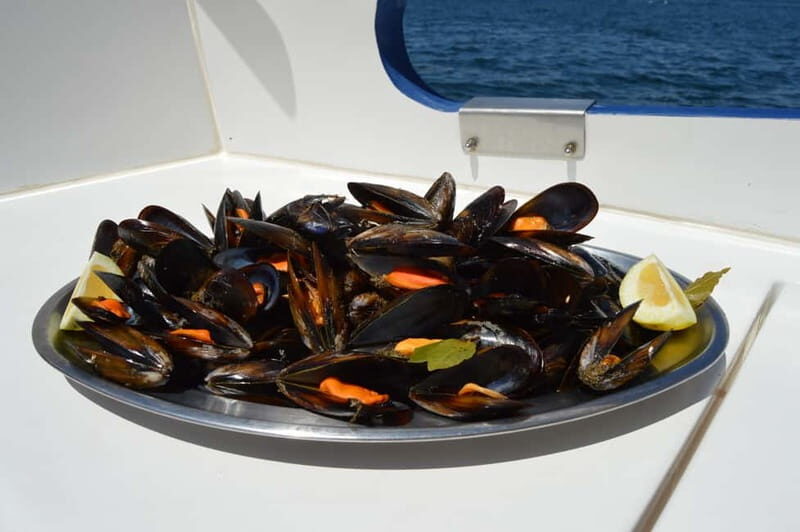 RIBEIRA: Mussel Boat Trip with Mussel Tasting