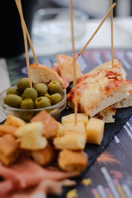 Rimini: Aperitivo & Street Food Tour Delights with a Local