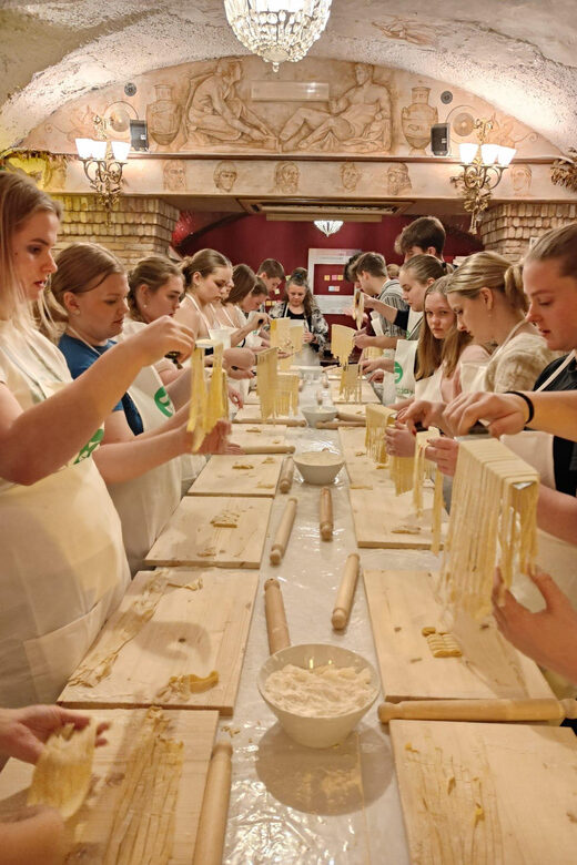 Rome: Pasta & Tiramisu Cooking Class near the Spanish Steps - What Makes This Tour Stand Out?