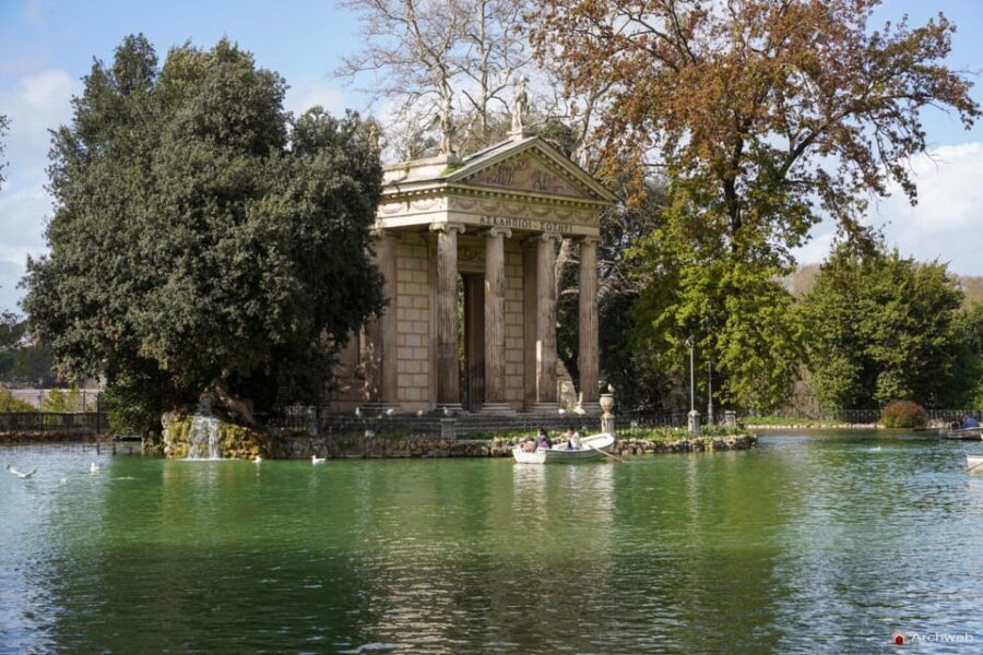 ROME: Villa Borghese Lake tour by boat paddling independently +aperitivo