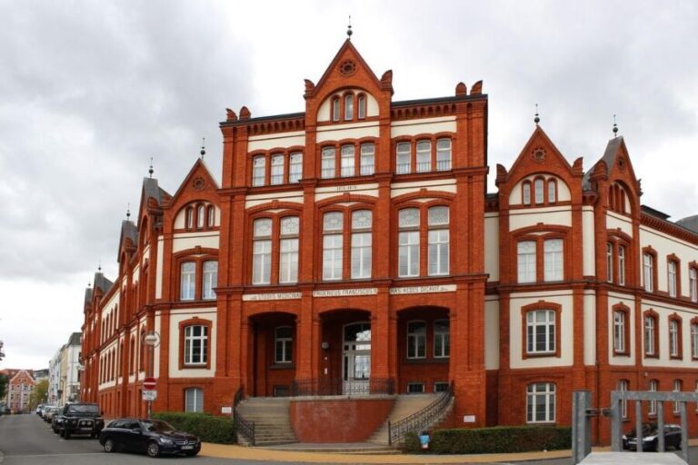 Rostock: Private Guided Walking Tour - Who Should Sign Up?