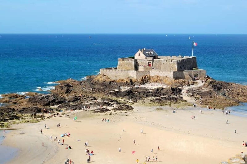 Saint-Malo: Breathtaking landscapes and History Walking Tour