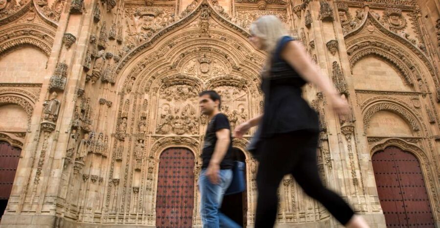 Salamanca Sightseeing Walking Tour with Local Guide. Spanish