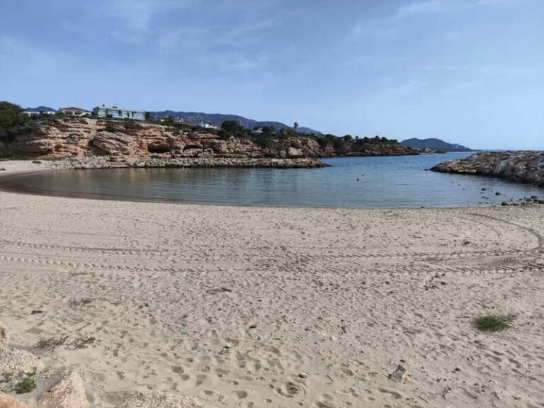 Salou/Cambrils: Cala Calafat Day Trip by Boat with Drinks - Authentic Experiences and Traveler Insights