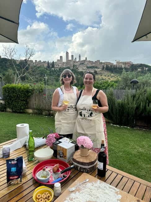 San Gimignano: Pasta-Making Class with Aperitif