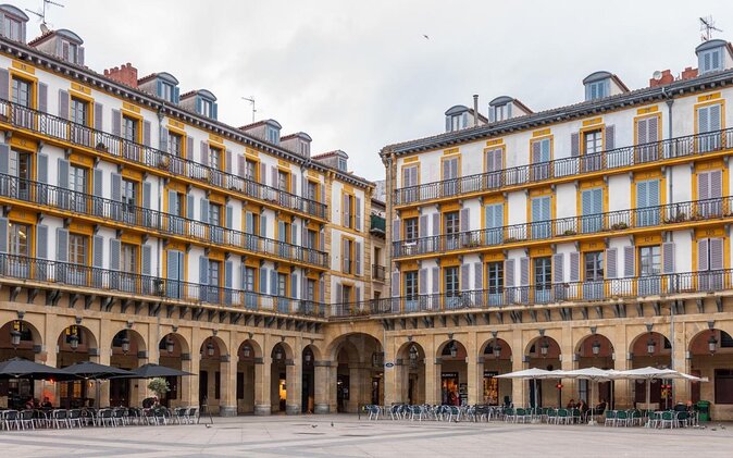 San Sebastian Food Tour: Pintxo Tasting Paired with Spanish Wines
