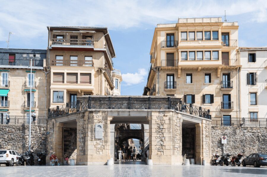 San Sebastian: Guided Bike Tour