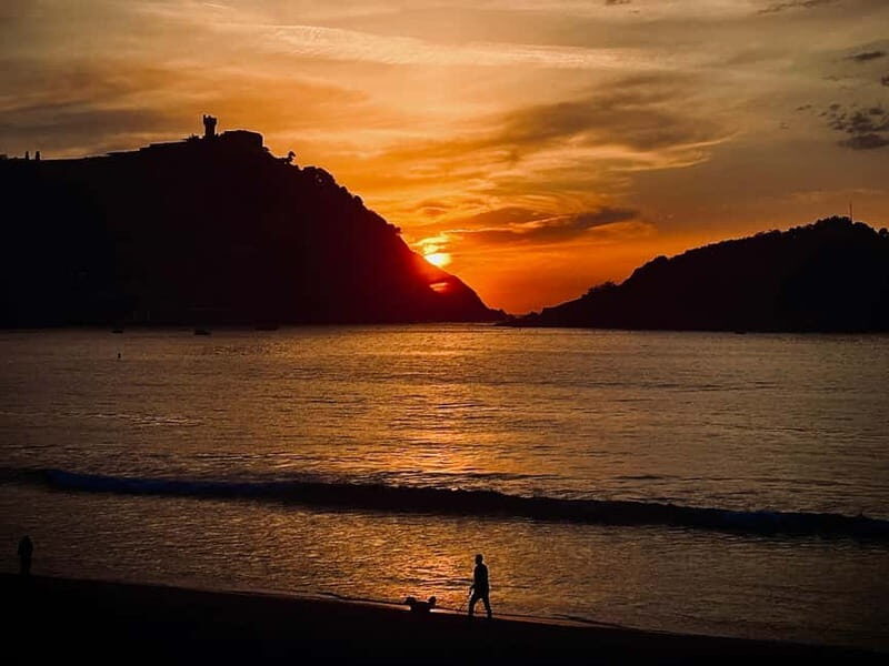 San Sebastián: Sunset from the catamaran in La Concha Bay