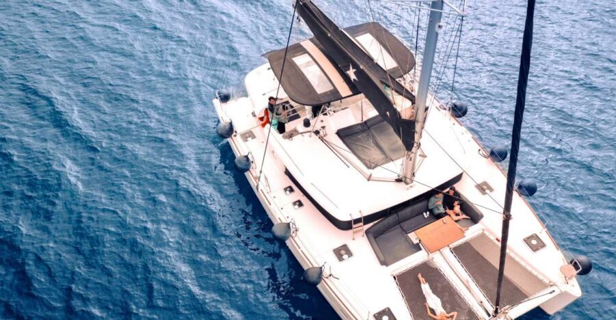 Santorini: Catamaran Cruise with Lunch, Drinks, & Oia Visit