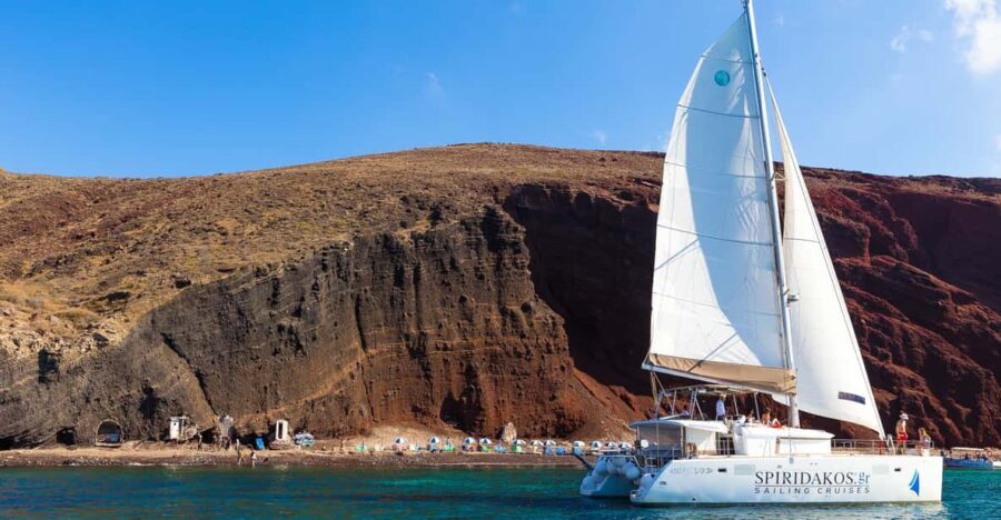 Santorini: Catamaran Cruise with Meals and Drinks