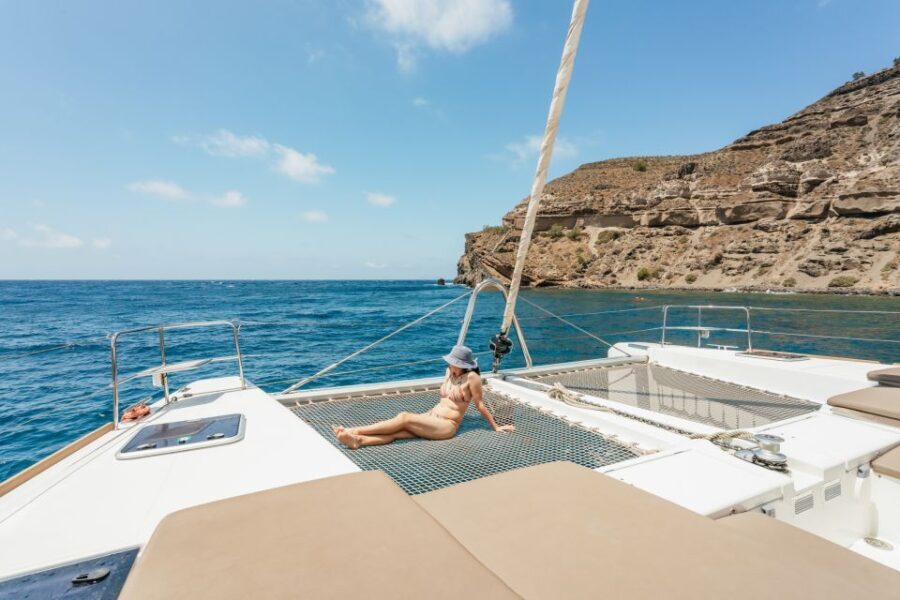 Santorini: Luxury Catamaran Day Trip with Meal and Open Bar
