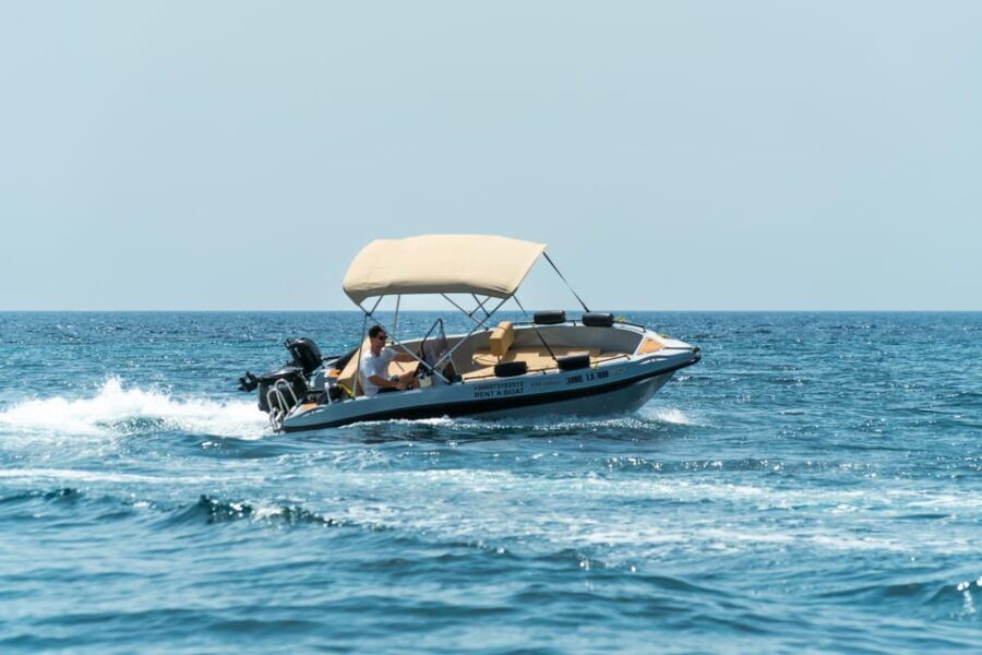Santorini: Motor Boat Full-Day or 5-Hour Rental