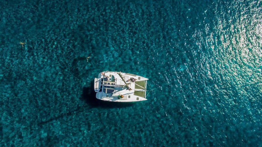 Santorini: Private Catamaran Cruise with Food & Drinks