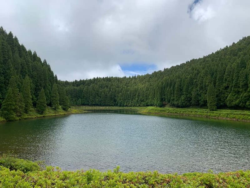 São Miguel: Sete Cidades Hiking, Picnic & Swim in Mosteiros