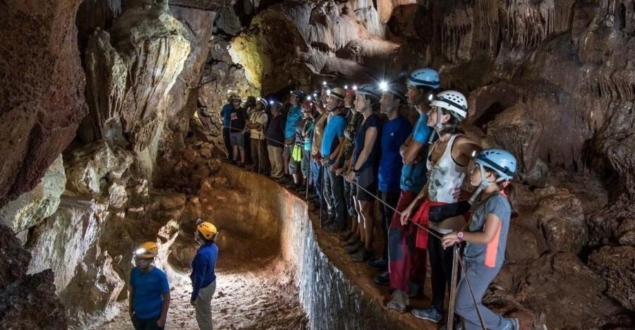 Serra dos Candeeiros: Alcobertas' Cave and the Natural Park