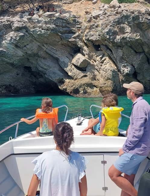 Sesimbra: Private boat trip in the Arrábida Natural Park.
