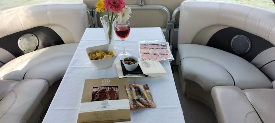 Seville: Exclusive River Boat Tour with Tapas