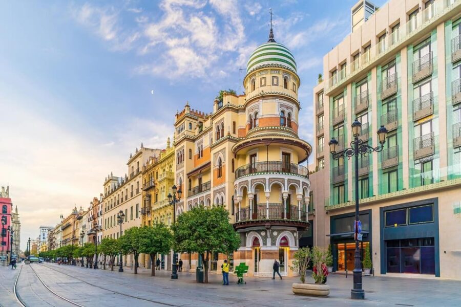 Seville: Express Walk with a Local in 60 minutes