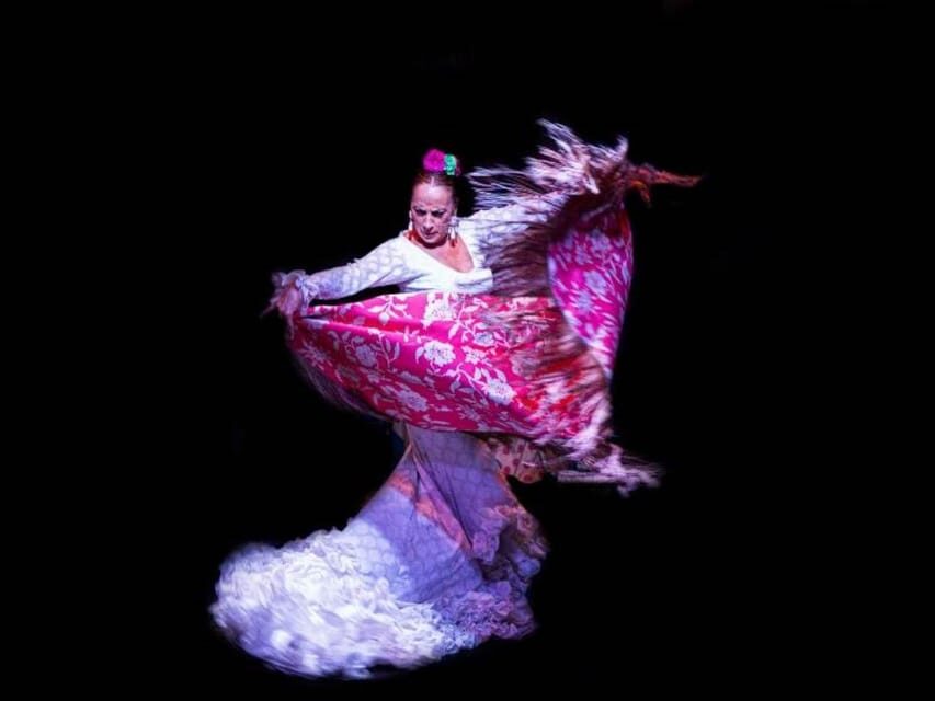 Seville: Tapas Dinner and Flamenco Show
