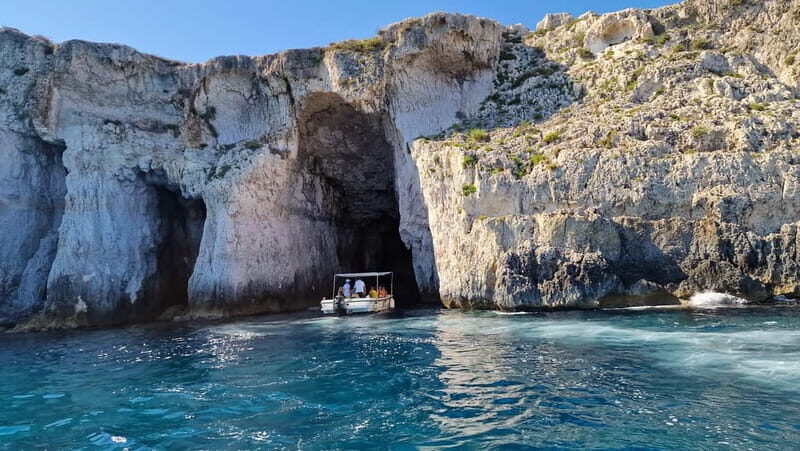 Siracusa: Wine tasting by boat with tour and gourmet food