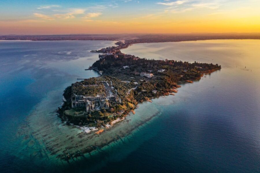 Sirmione: Sunset Boat Cruise with Local Wine