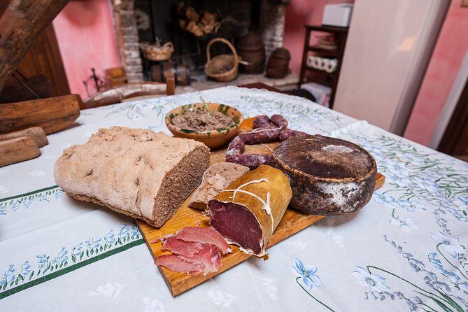 Small-group Street food tour in Siena