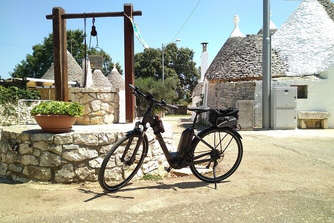 Smart & easy ebike tour in the Itria Valley: Martina Franca - Locorotondo