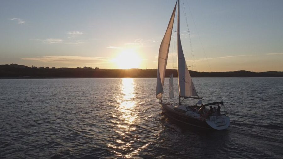 Sopot: Sunset Yacht Cruise with Welcome Drink
