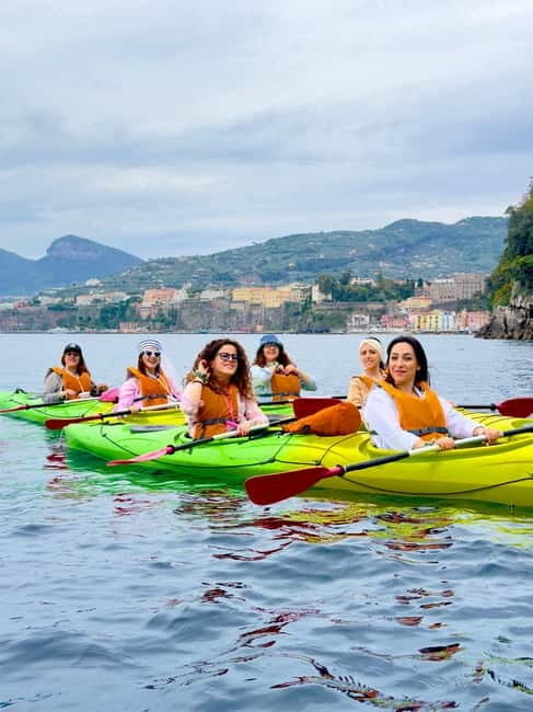 Sorrento: Guided Kayak Tour with Paddleboarding
