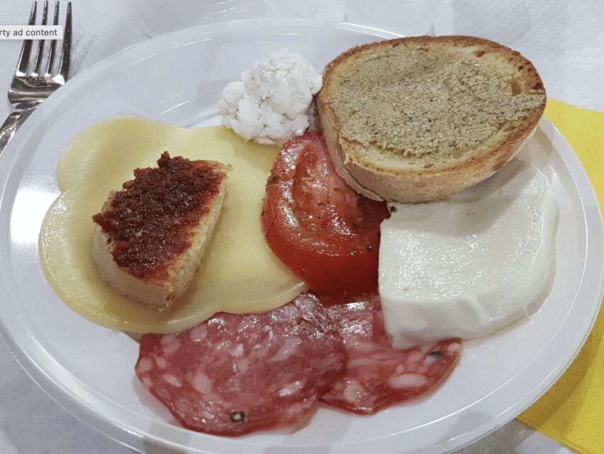Sorrento: Walking Tour in Lemon Garden w/ Food Tasting