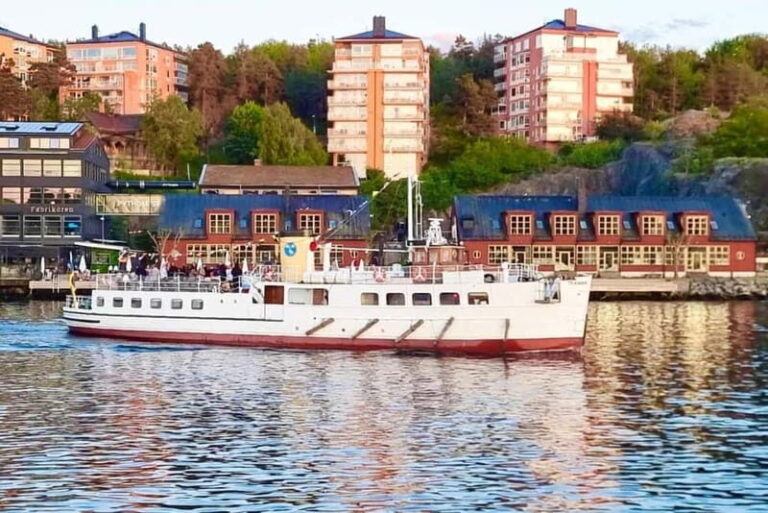 Stockholm: Archipelago Vaxholm & Kastellet Guided Boar Tour - Key Points