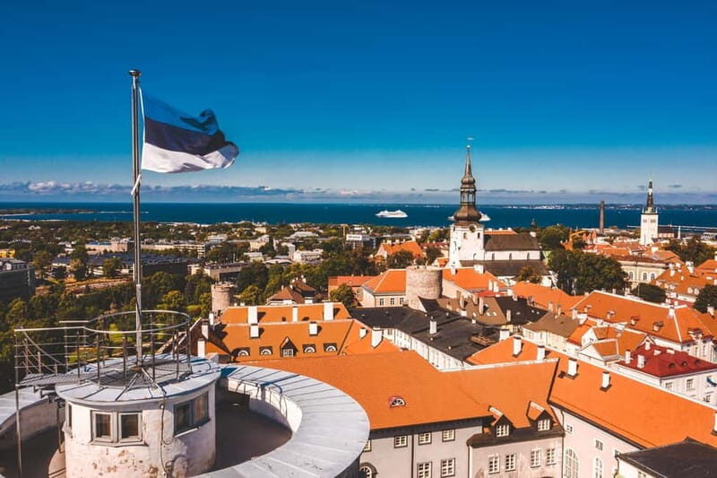 Tallinn: Express Walk with a Local in 60 minutes