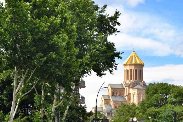 Tbilisi: Mystical Sololaki District and Vera Cemetery Tour - Who Would Love This Tour?