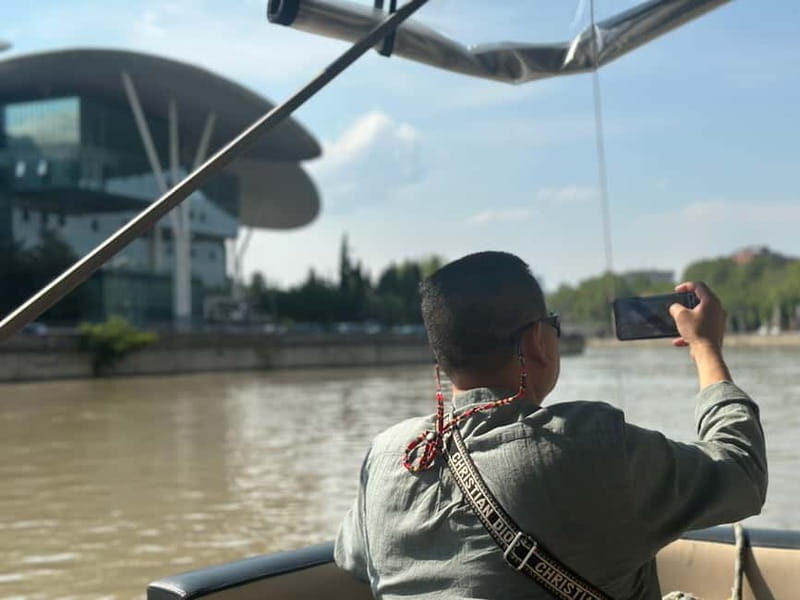 Tbilisi: River Sightseeing Boat Ride with Welcome Drink