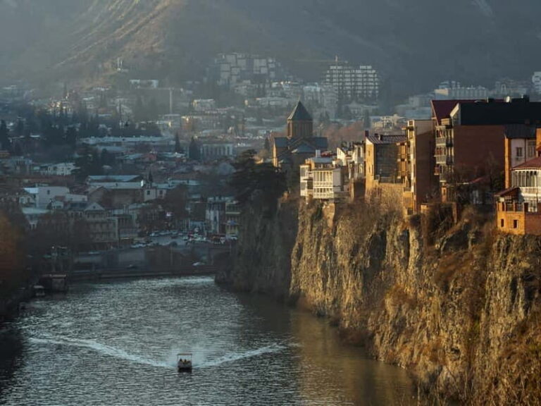tbilisi:cityseeghting cruize on river - What Could Be Better?