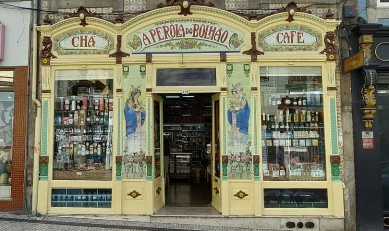 The story of Porto behind its tiles - The Experience: What To Expect