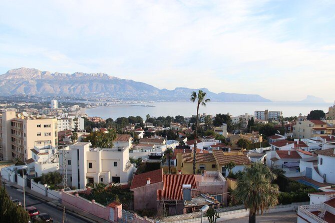 Transfer from Alicante airport to Albir in private Sedan car max. 3 passengers