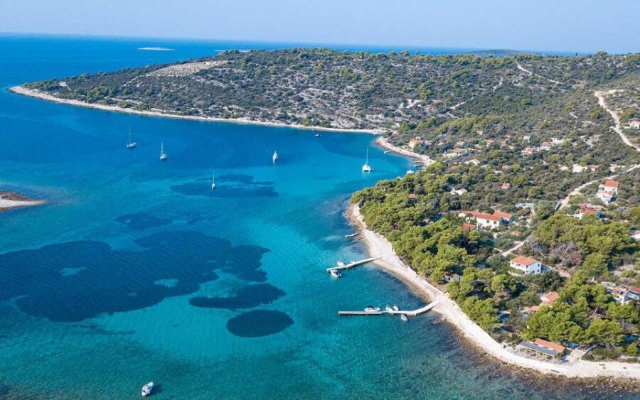 Trogir: Blue Lagoon, Maslinica, and Solinska Bay Boat Tour