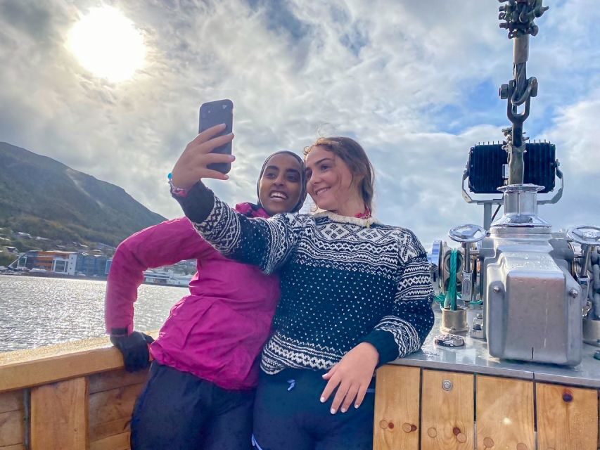 Tromsø: Fjord History Cruise with Snack and Drinks