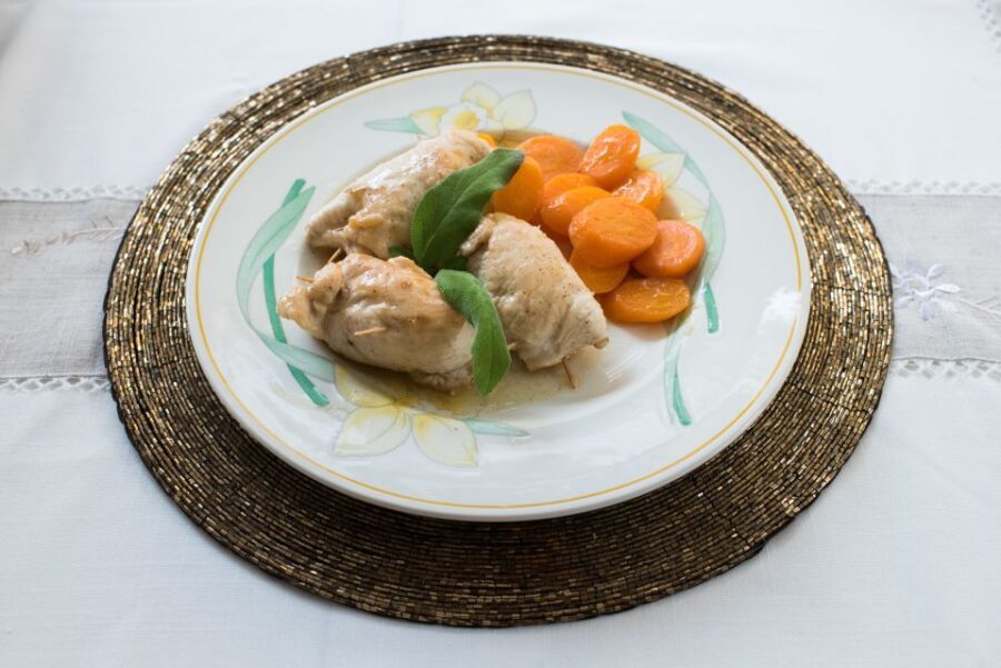 Turin: Market Tour & Lunch/Dinner at a Cesarina's Home